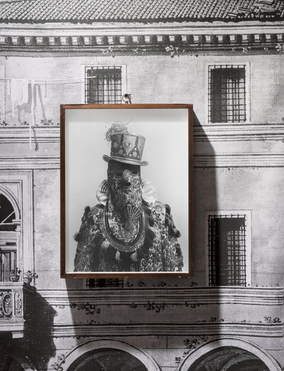 AXEL HOEDT / EXHIBITION VIEWS